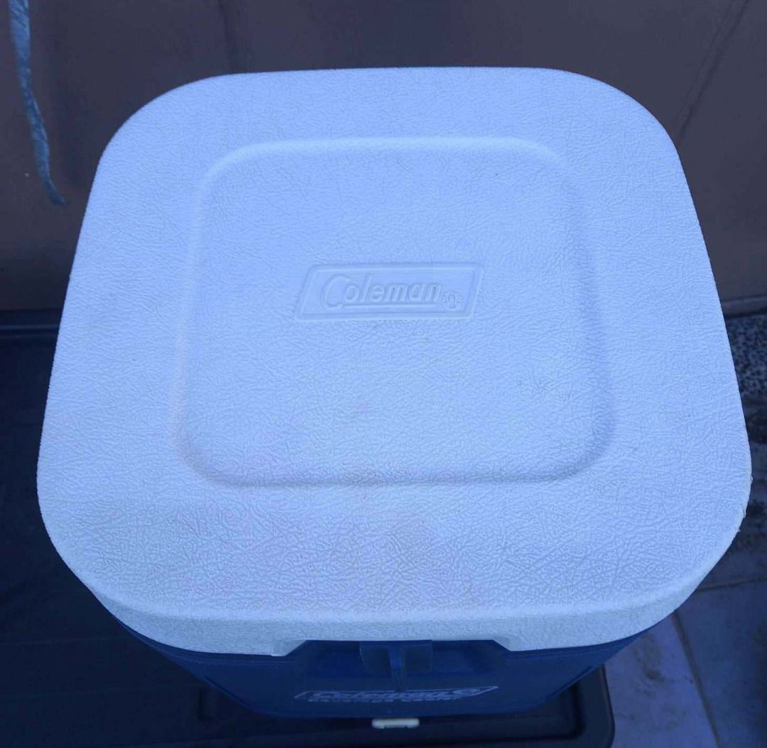 Coleman 5 Gallon Beverage Square Cooler on Carousell