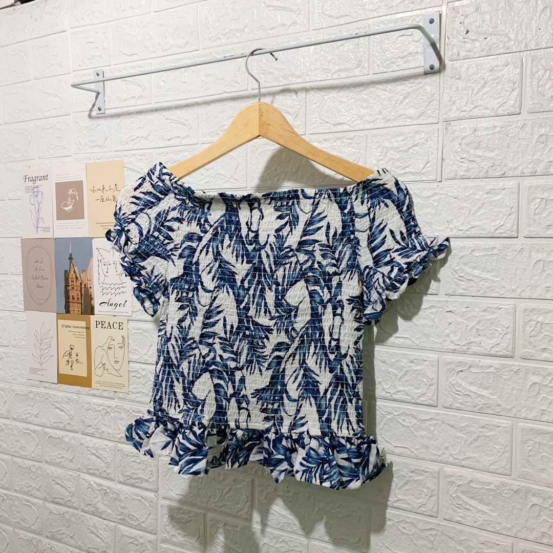 Hawaiian Sabrina Top, Fesyen Wanita, Pakaian Wanita, Atasan di Carousell