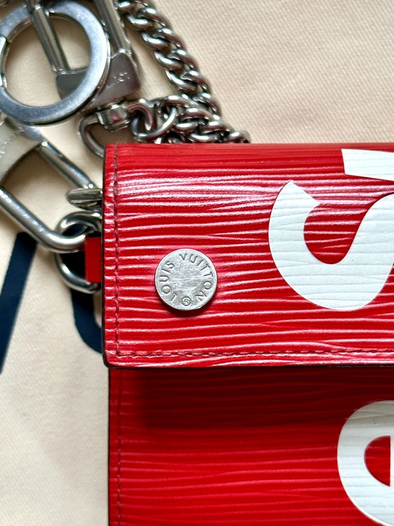 Louis Vuitton x Supreme Chain Wallet Epi Red, 男裝, 手錶及配件, 銀包、卡片套 - Carousell