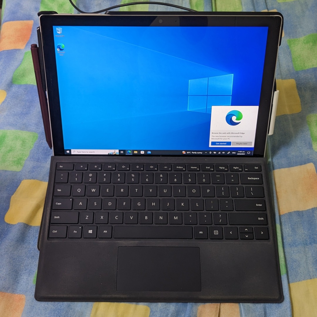 Microsoft Surface Pro 5 i5-7300U, 8 GB RAM, 256 GB SSD, 6.5 hr battery ...