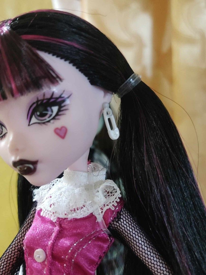 Monster high draculaura basic ( read description) on Carousell