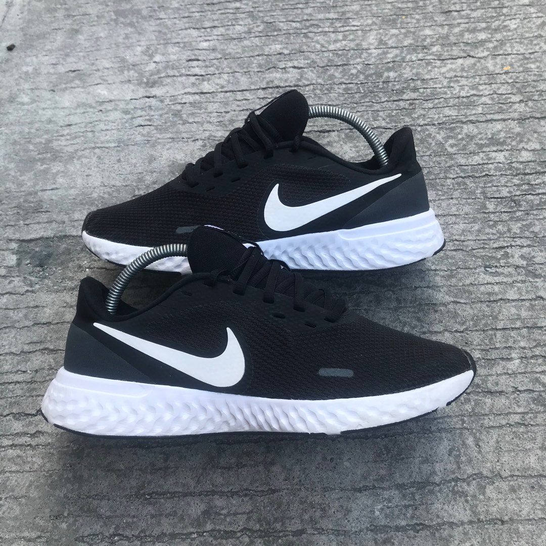 Nike Revolution on Carousell