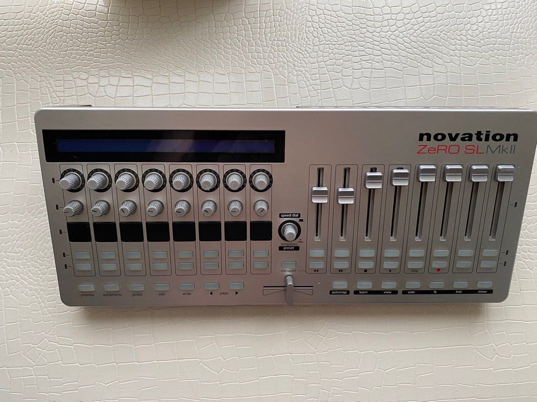 Novation ZeRO SL mk2 midi controller, 興趣及遊戲, 音樂、樂器 & 配件, 樂器 - Carousell