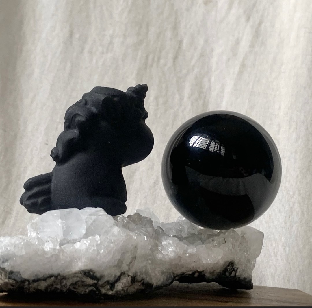 Obsidian Sphere and Matte Unicorn Set, Hobbies & Toys, Memorabilia ...