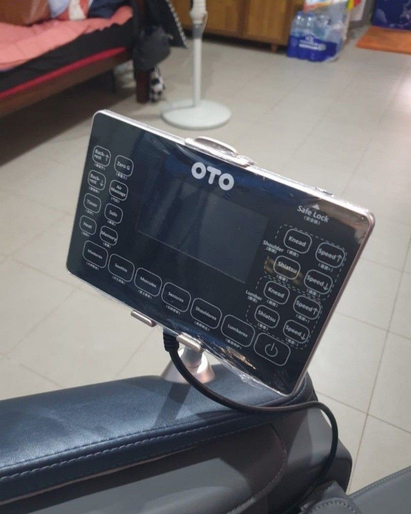 OTO Elements massage chair, Health & Nutrition, Massage Devices on ...