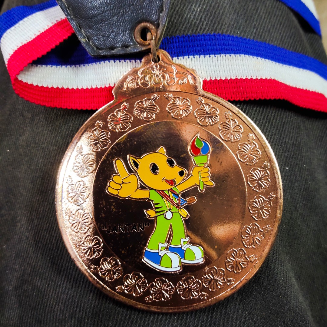 Pingat sukan Paralimpiad Malaysia XV (Melaka) 2010 #PKK, Hobbies & Toys ...
