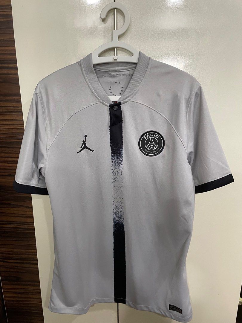 PSG away kit, Men's Fashion, Activewear on Carousell