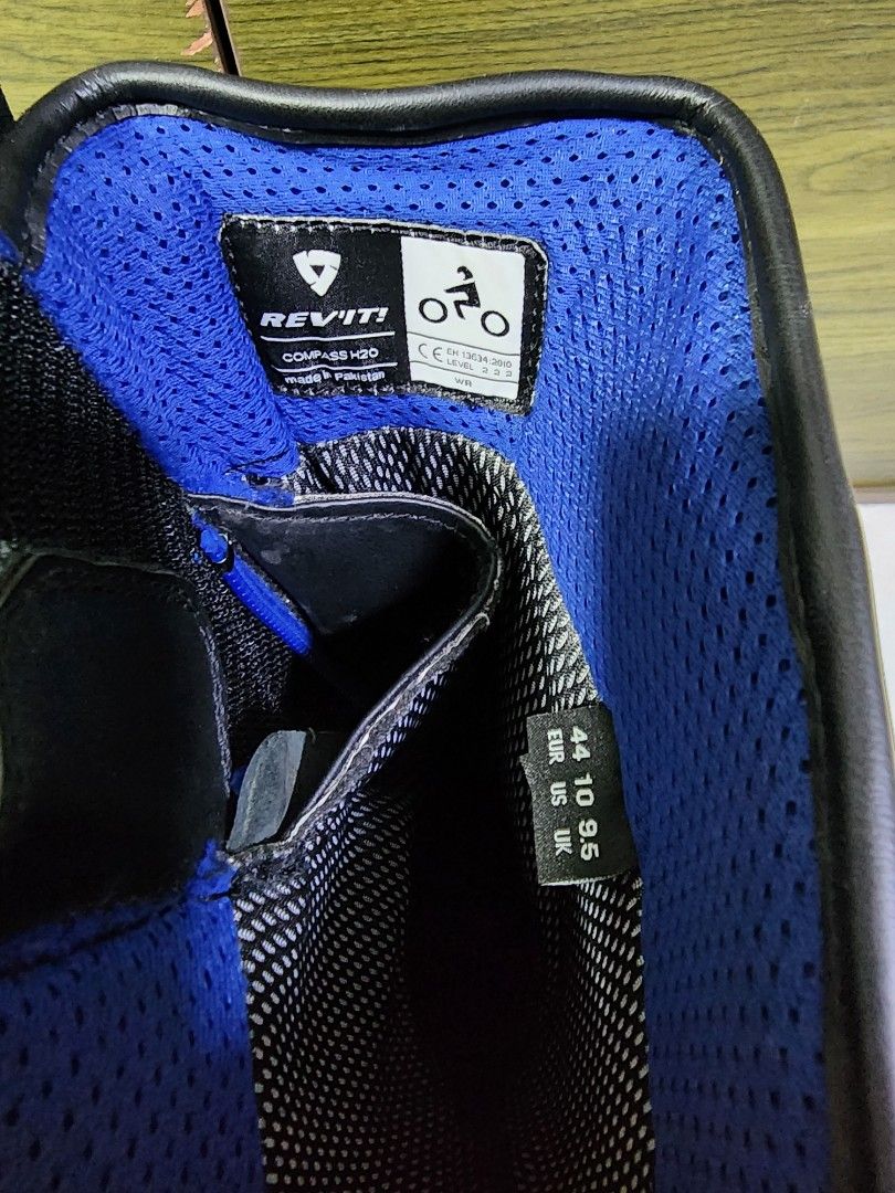 Revit Compass H20, Motorcycles, Motorcycle Apparel on Carousell