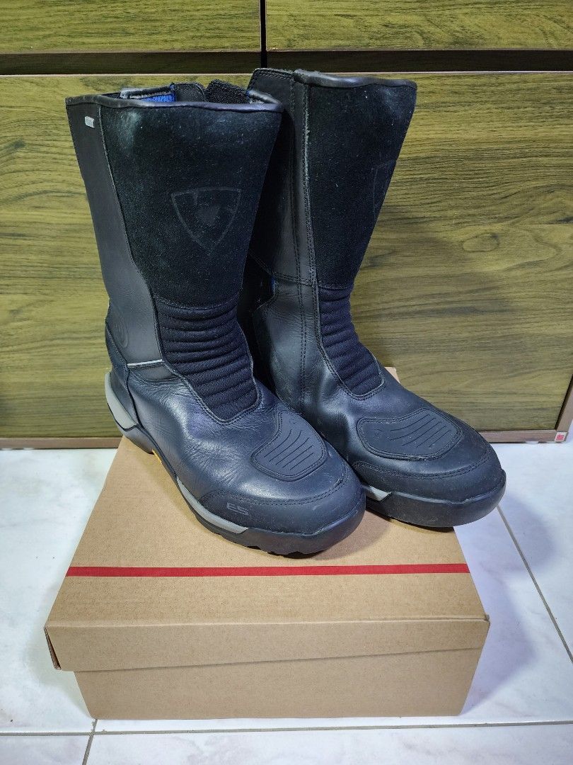 Revit Compass H20, Motorcycles, Motorcycle Apparel on Carousell