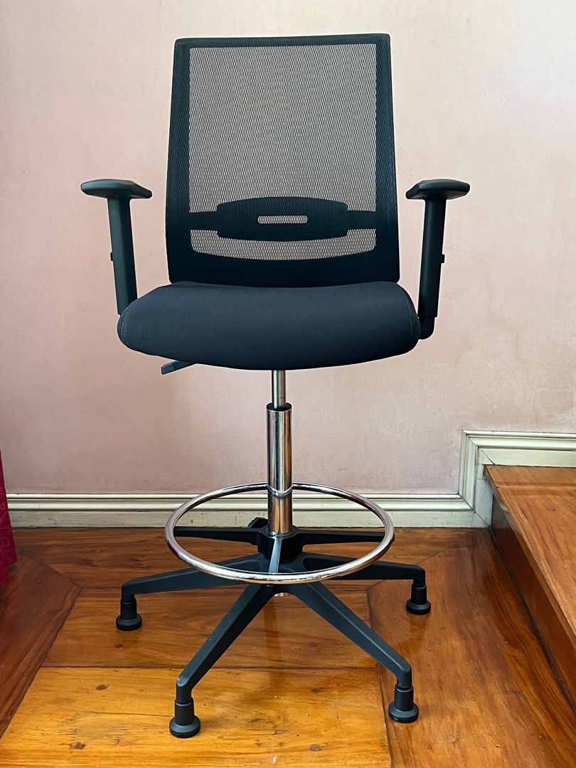 Tall Spinning Mesh Office Chair (immobile) on Carousell