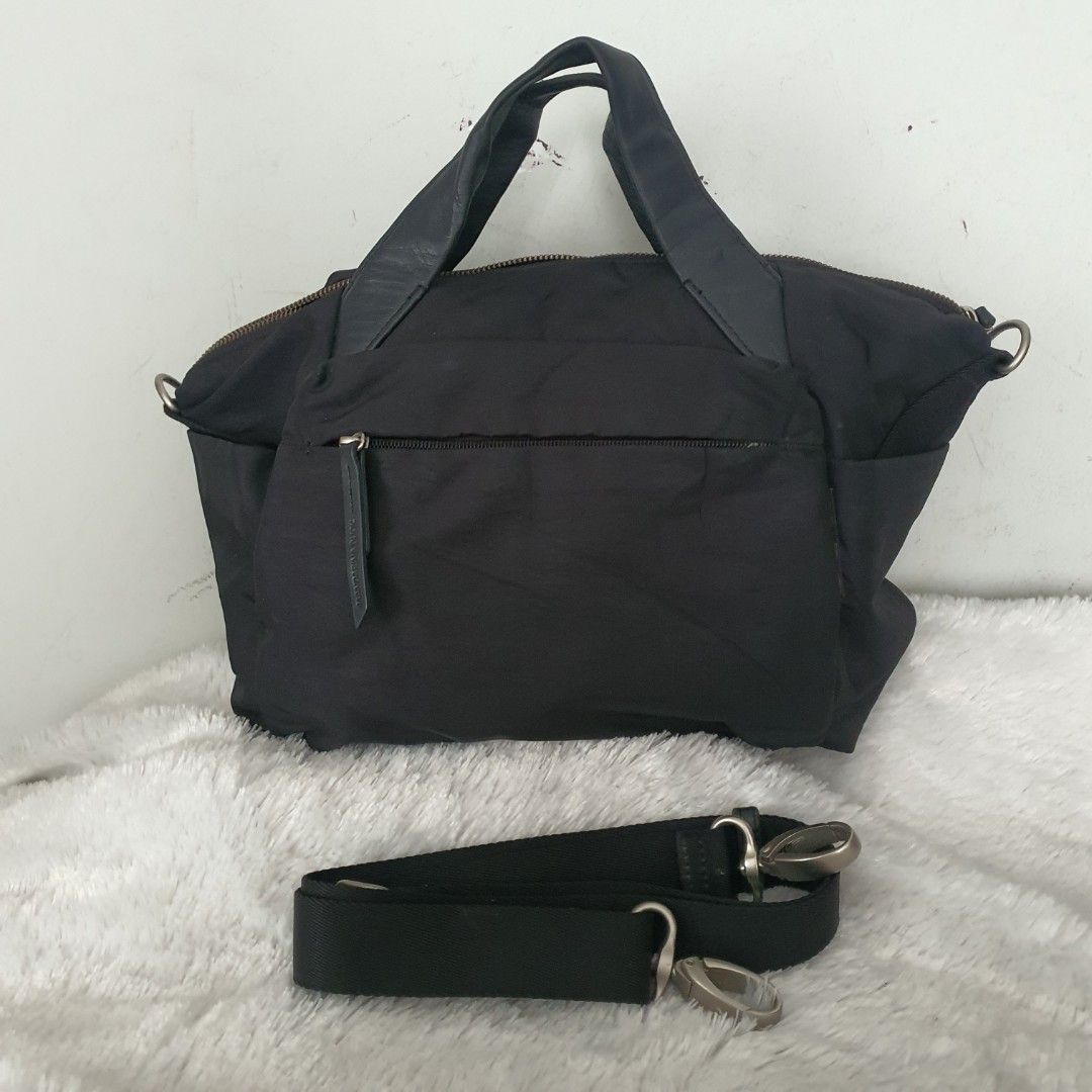Tas sling tenteng nilon Mandarina Duck Black, Fesyen Wanita, Tas & Dompet di Carousell