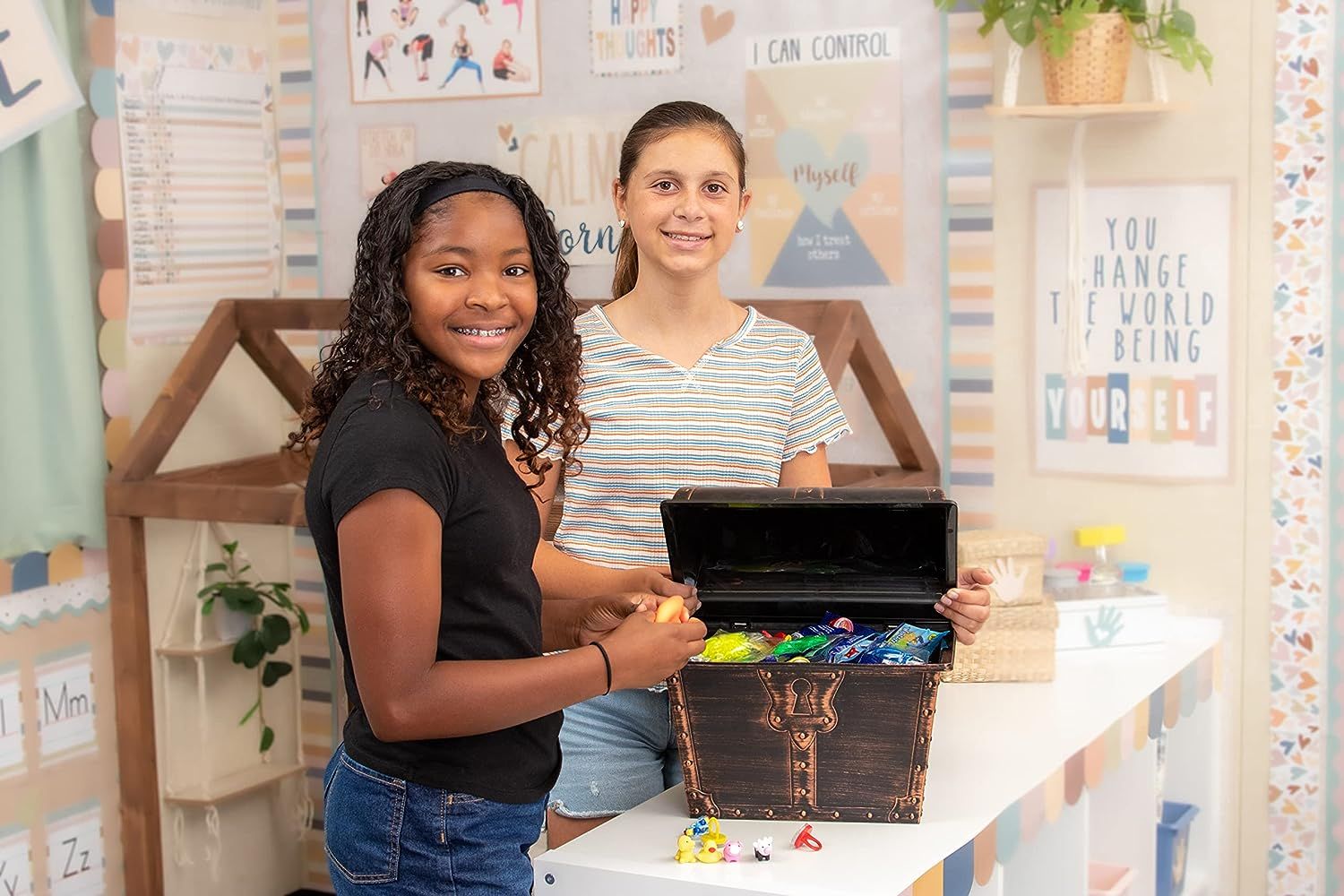 Teacher Created Resources Large Plastic Treasure Chest Classroom ...