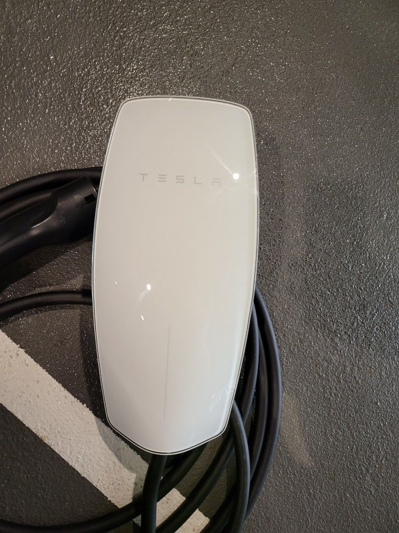 Tesla Wall Connector Gen3, 汽車配件, 電子配件 - Carousell