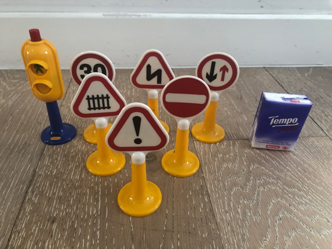 TOLO Road Signs, 兒童＆孕婦用品, 嬰兒玩具 - Carousell