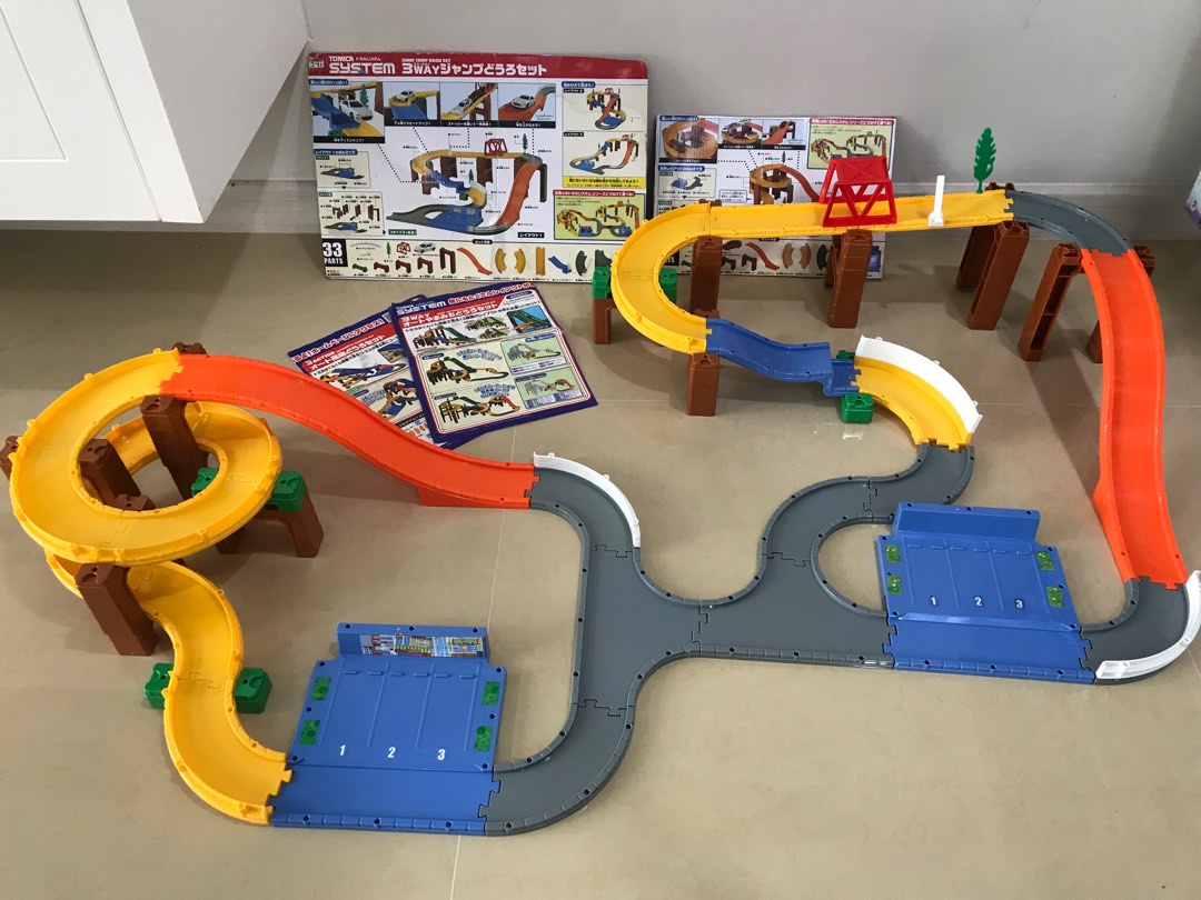 Tomica 3 way jump road set (complete set), Hobbies & Toys, Toys & Games ...