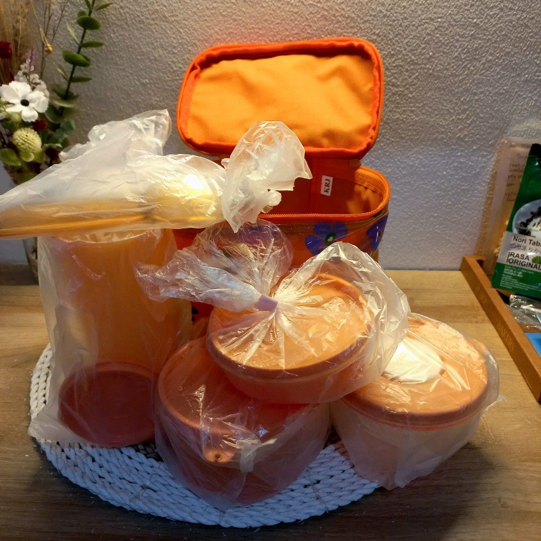 Tuperware set baru, Kitchen & Appliances di Carousell
