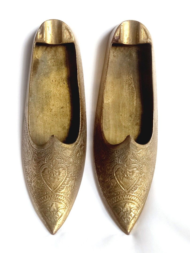 Vintage pair of Indian slipper-shaped ashtrays, brass with embossed ...