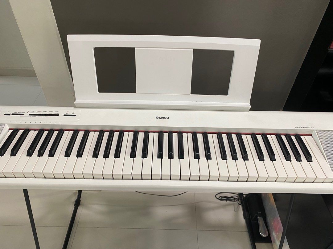 Yamaha electric keyboard with stool, Hobbies & Toys, Music & Media, Musical Instruments on Carousell