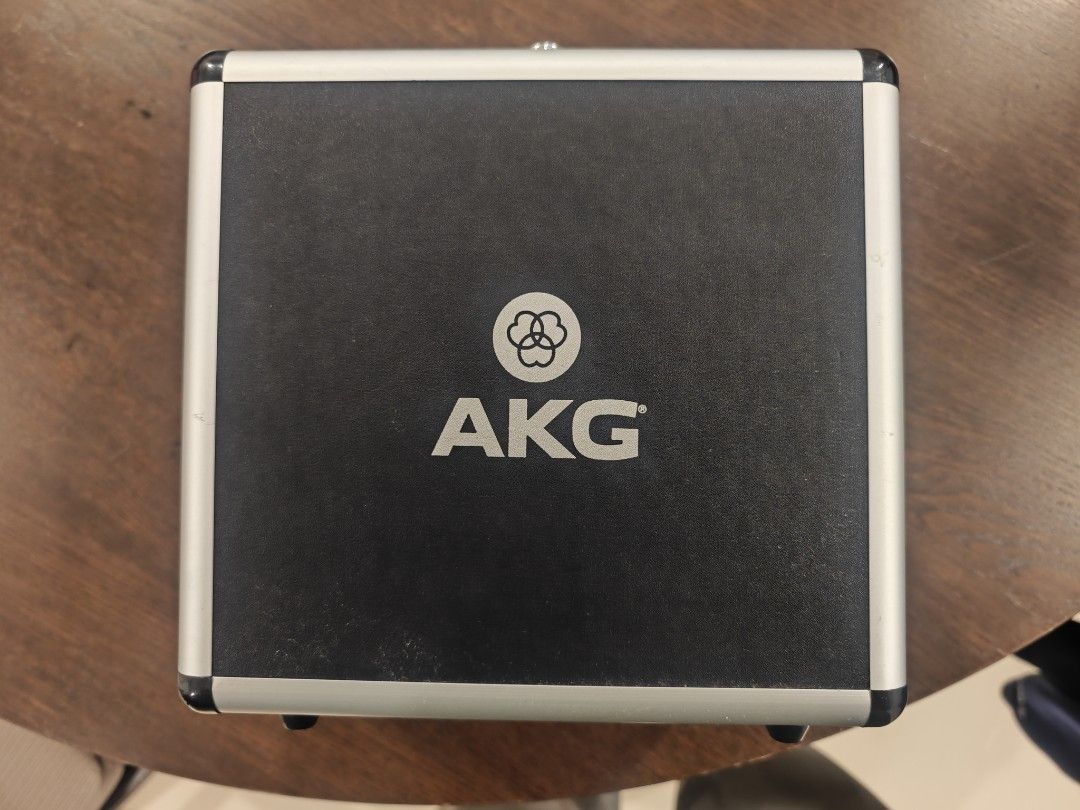 AKG P220 High-Performance Large Diaphragm True Condenser Mic (W ...