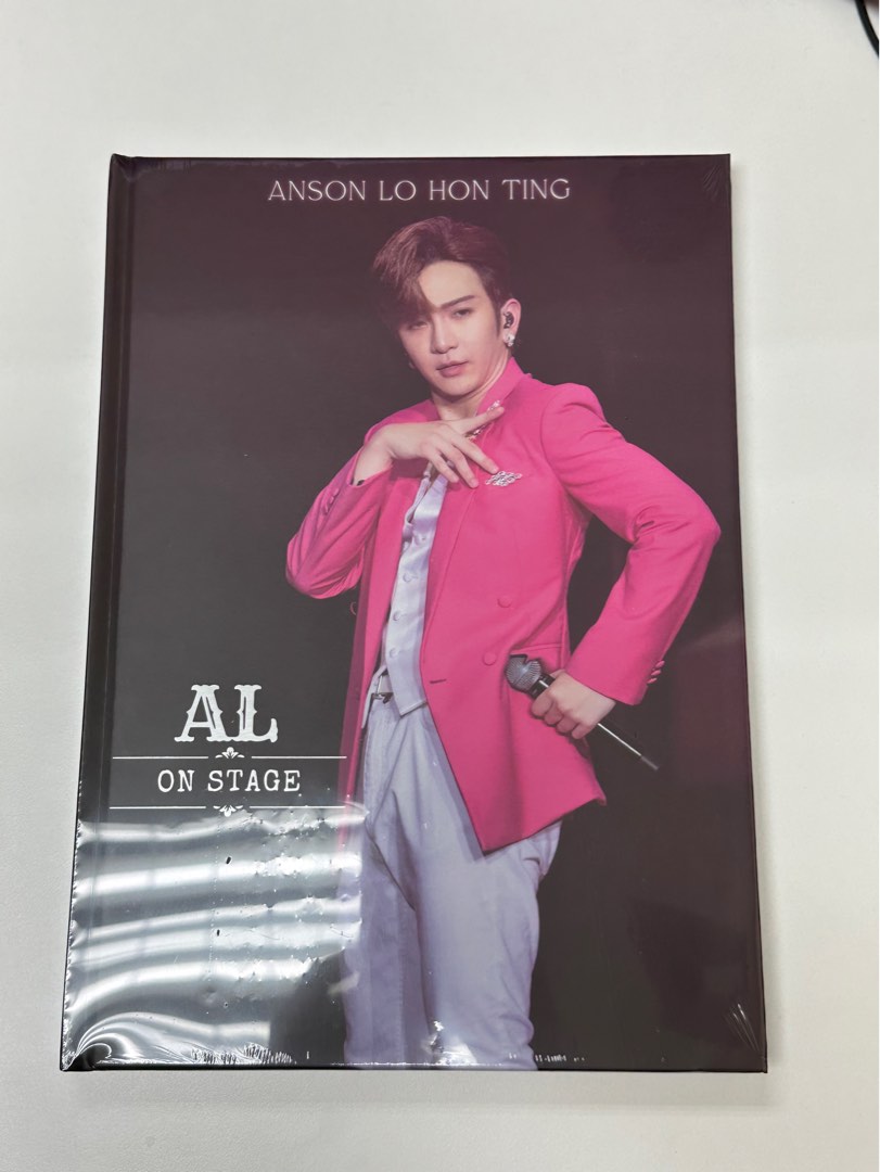 全新Anson Lo On Stage A4 size photobook, 興趣及遊戲, 收藏品及紀念品, 明星周邊 - Carousell
