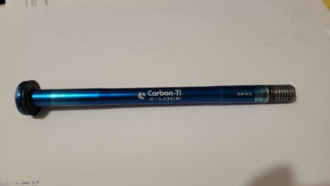 Carbon Ti Rear Thru Axle 12x142, 運動產品, 單車及配件, 單車 - Carousell