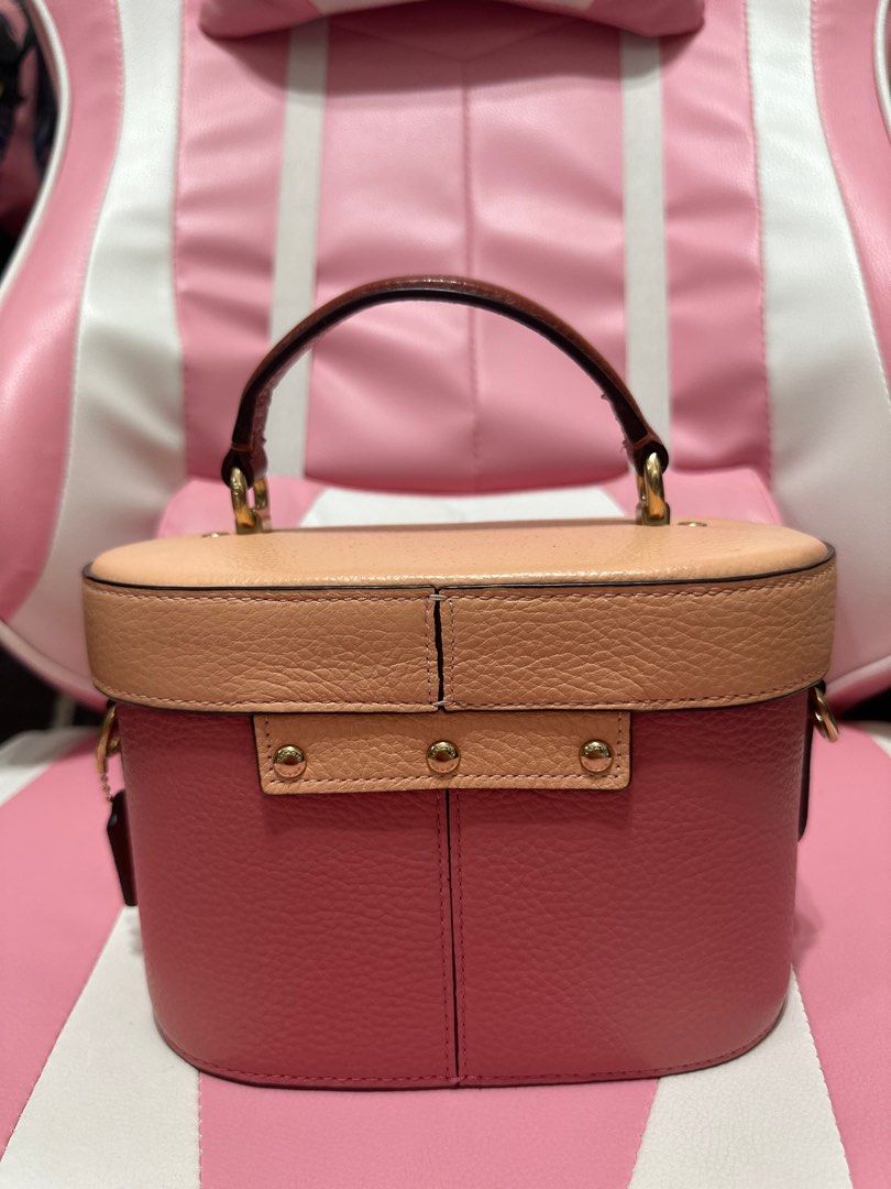 Coach Vanity Bag, 100% Orginal on Carousell