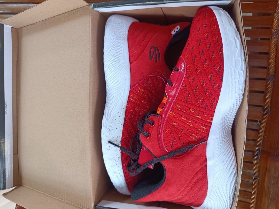 RUSH SALE Cuzzy Red (Elmo edition) on Carousell