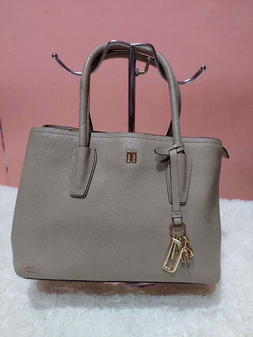 Daks bag, Women's Fashion, Bags & Wallets, Tote Bags on Carousell