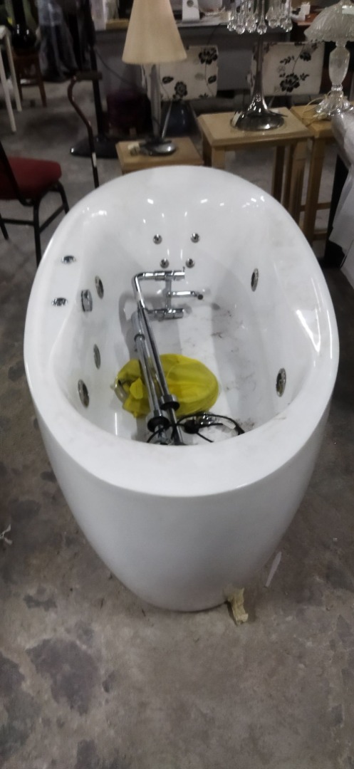 (F20070381) Jacuzzi bathtub | Tab Mandi Jacuzzi, Furniture & Home ...