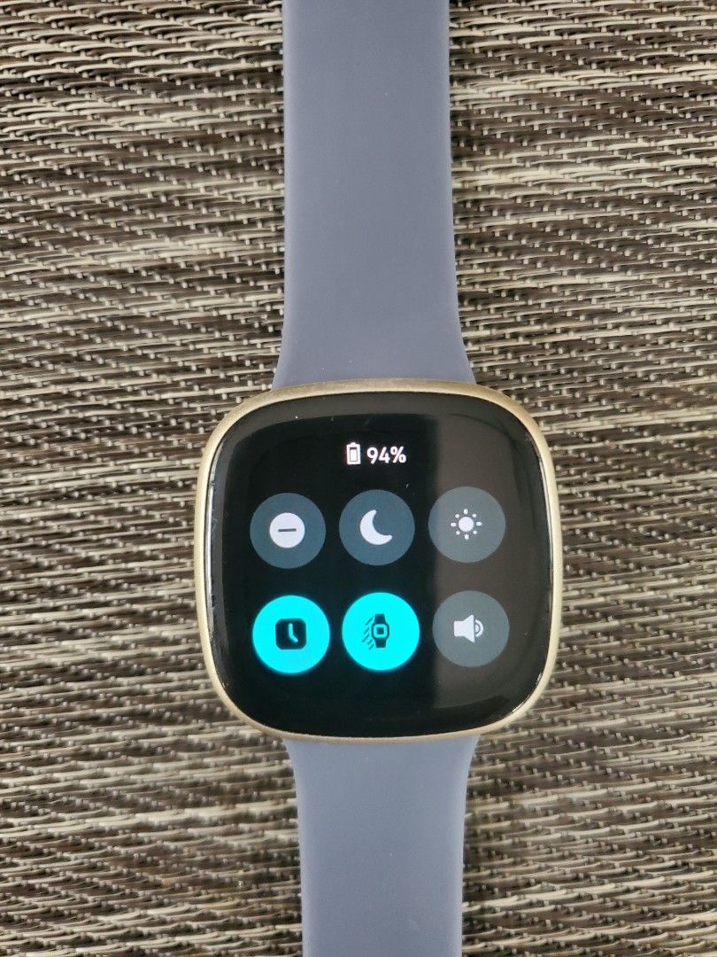 Fitbit Versa 3 (used 1.5 years old), Mobile Phones & Gadgets, Wearables ...