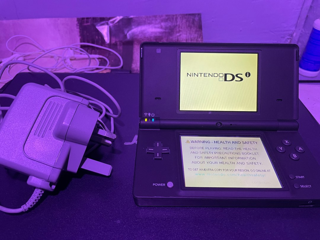 FOR SALE NINTENDO DSi with R4i Card, Video Gaming, Video Game Consoles ...