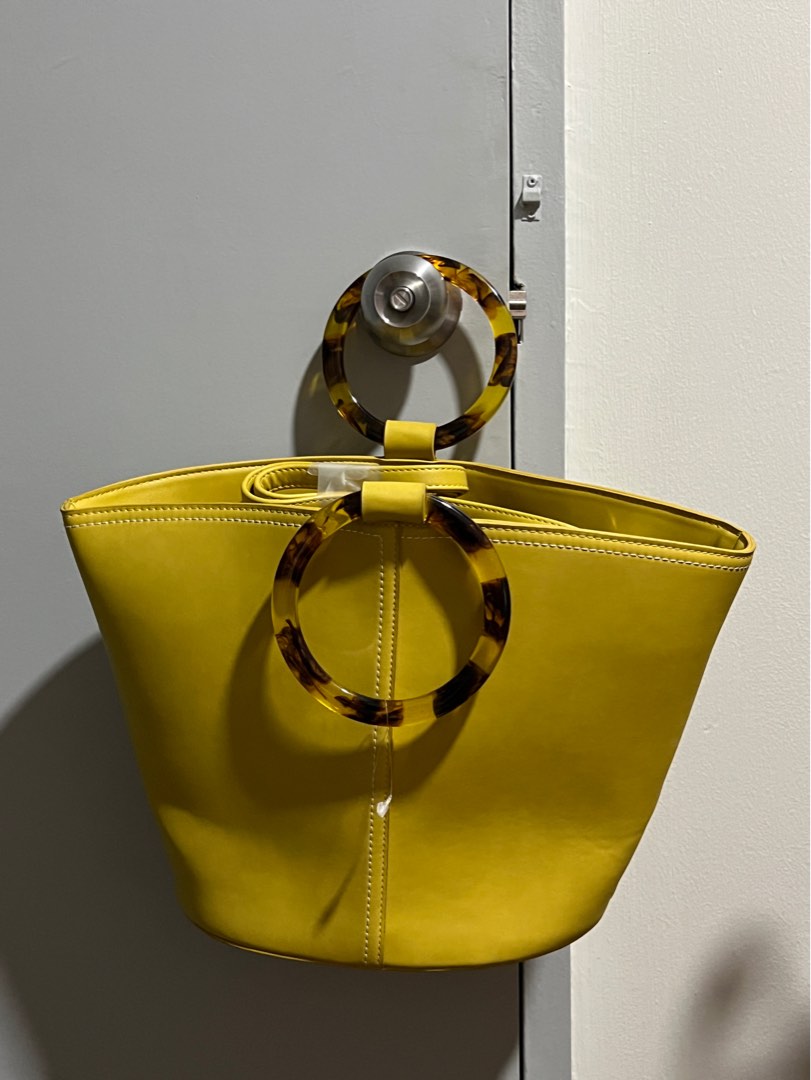 GU yellow beach bag, Women's Fashion, Bags & Wallets, Beach Bags on ...