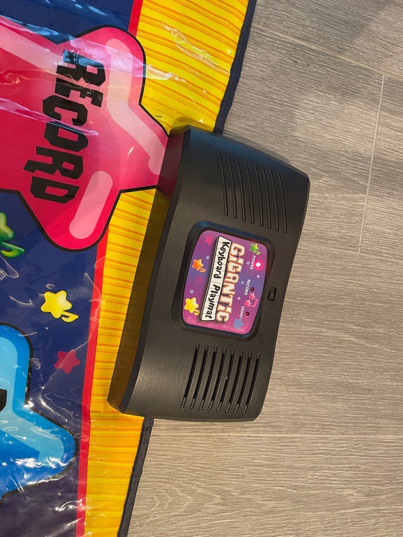 HAMLEYS Gigantic keyboard playmat, Hobbies & Toys, Toys & Games on ...