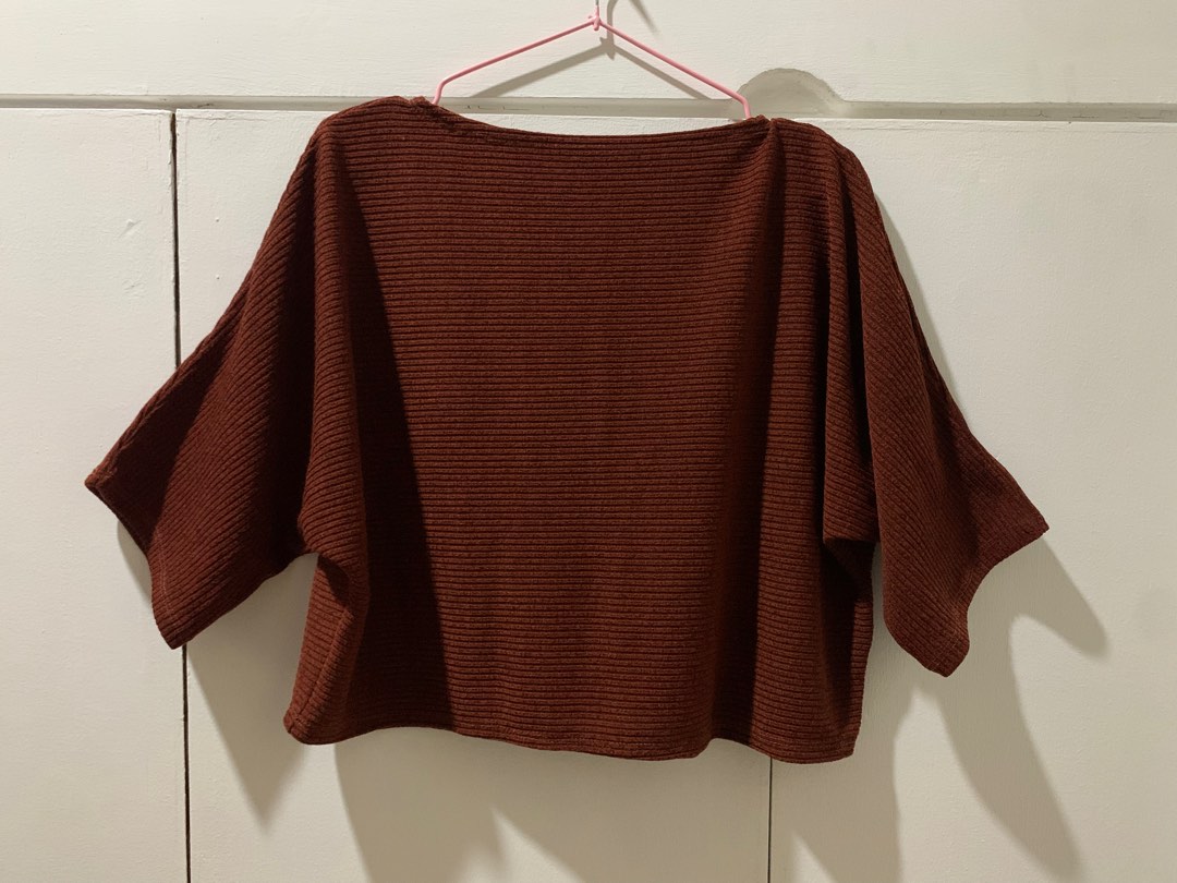 Hanging top, Women's Fashion, Tops, Longsleeves on Carousell
