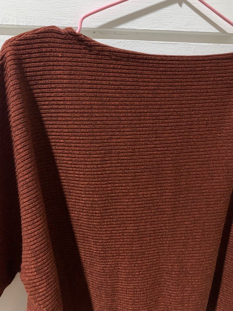 Hanging top, Women's Fashion, Tops, Longsleeves on Carousell