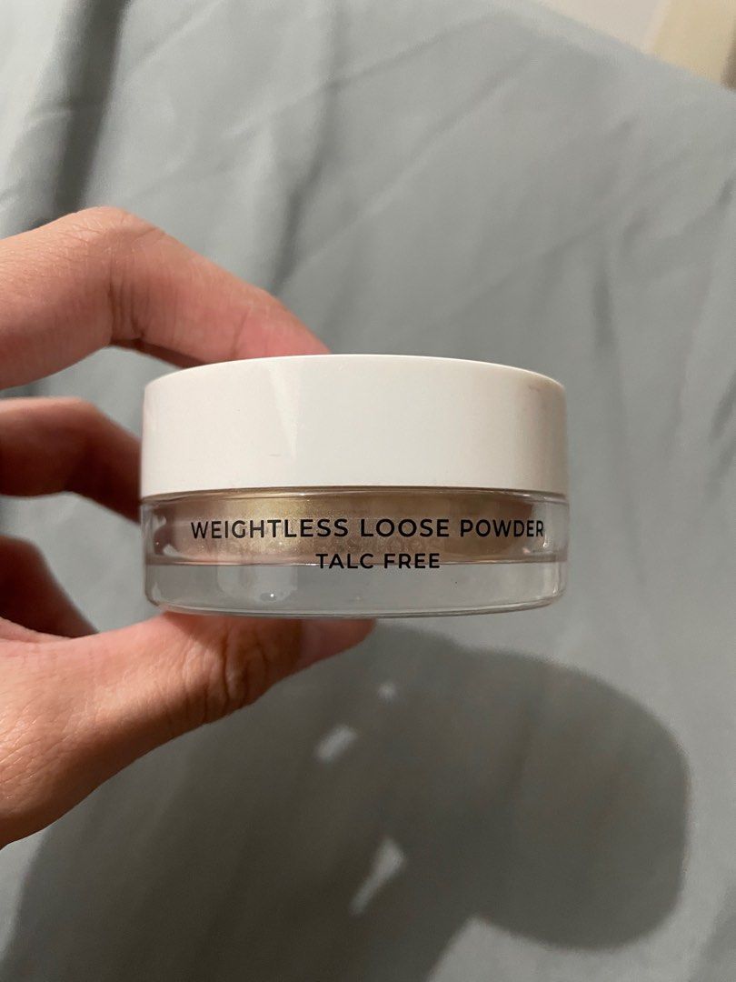 Issy & Co. Weightless Loose Powder Radiant Finish, Beauty & Personal ...