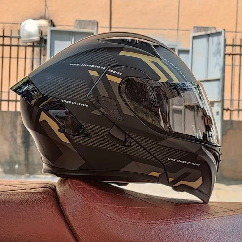 Black with Carbon Fibre Flip Up Modular Pista Tail Lip Fin Full Face ...