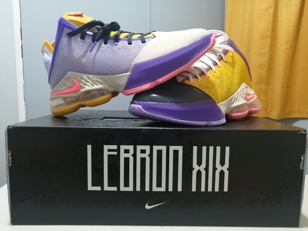 Lebron XIX low 'mismatch', Men's Fashion, Footwear, Sneakers on Carousell