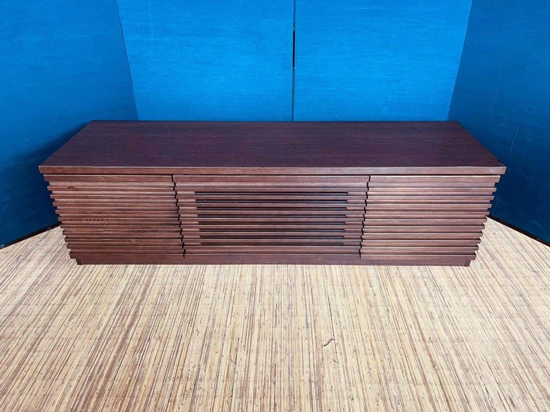 Ling tv rack japan surplus on Carousell