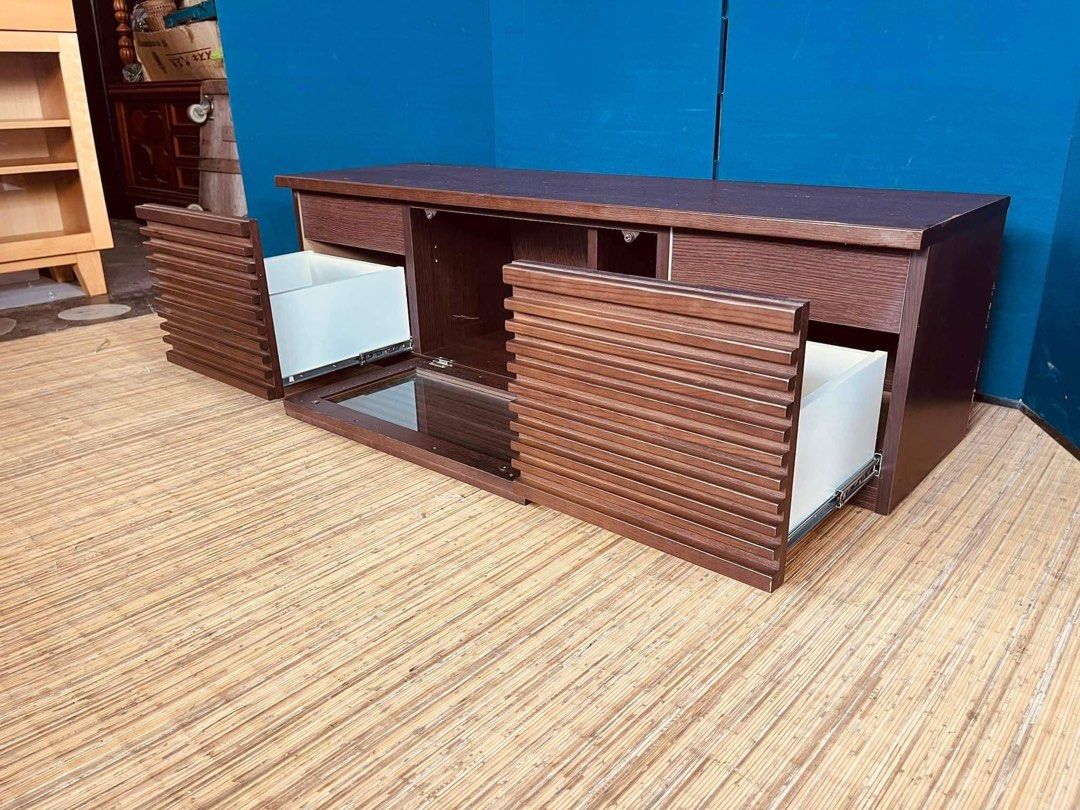 Ling tv rack japan surplus on Carousell