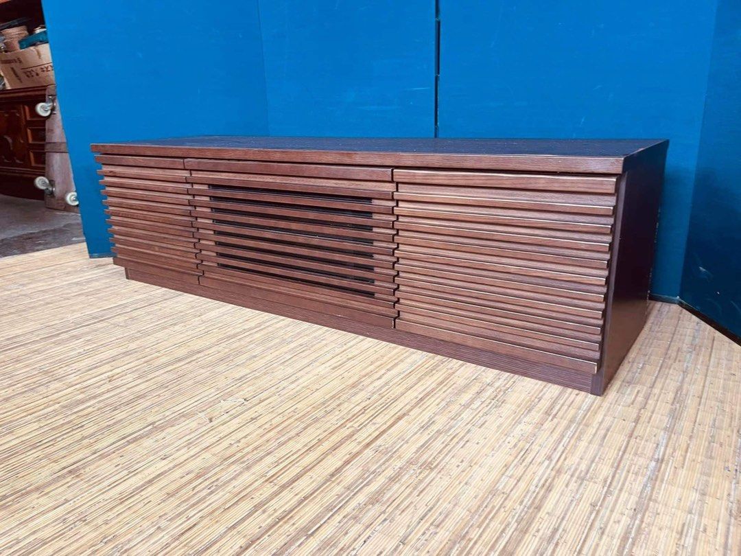 Ling tv rack japan surplus on Carousell