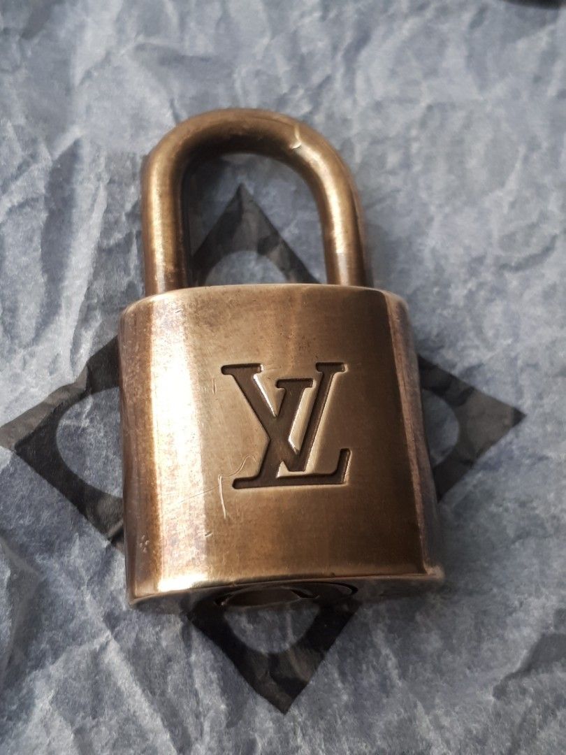 LV PadLock 323 & Key 300, Fesyen Wanita, Tas & Dompet di Carousell