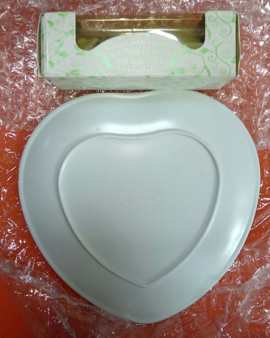 Melamine Wear Heart Plate + Two Peas in a Pod Salt & Pepper Shakers + 6 ...