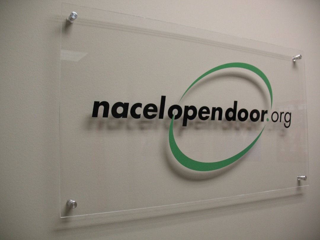 PAPAN TANDA AKRILIK BERLOGO l acrylic signage panel install logo ...