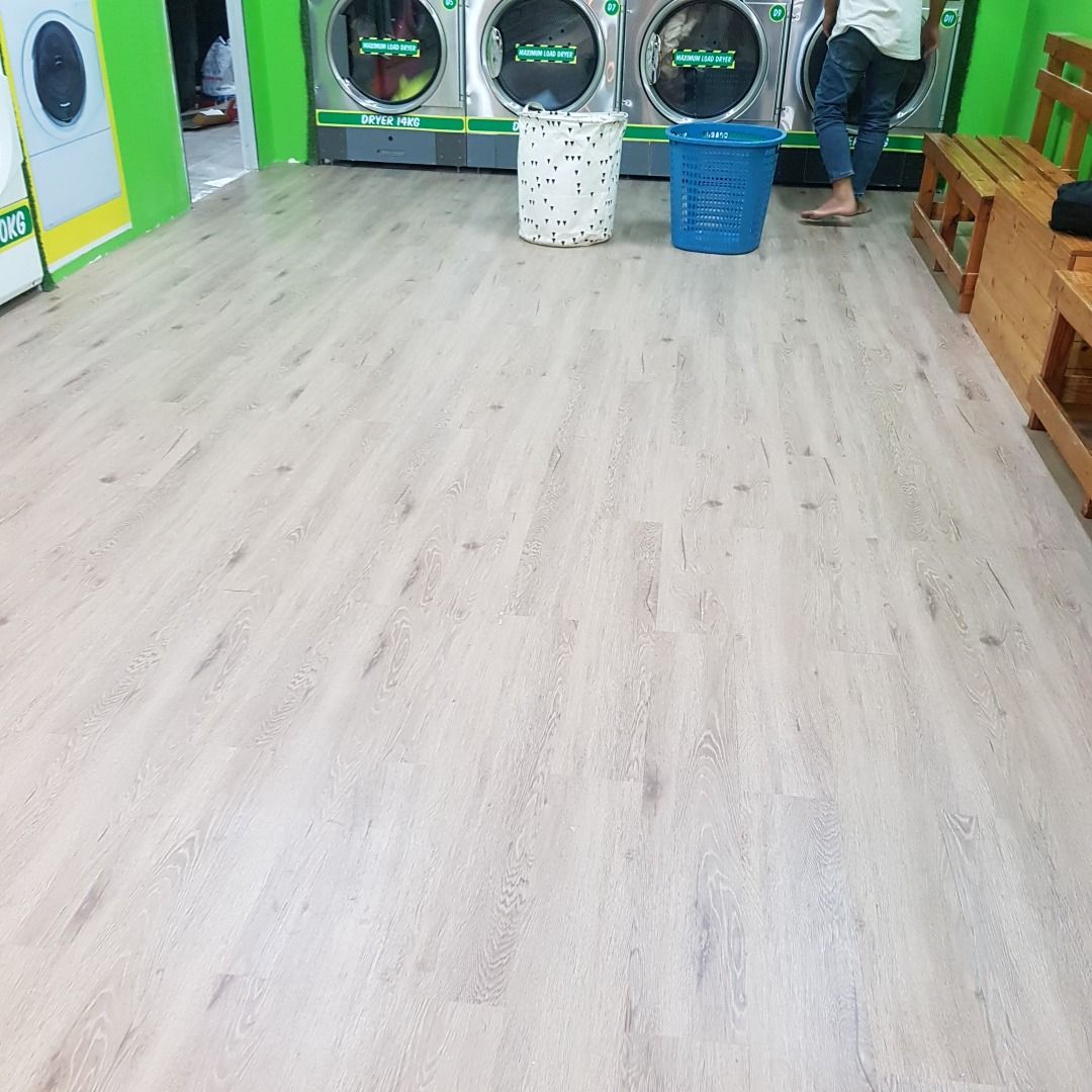 PASANG LANTAI JENIS VINYL l vinyl flooring 3mm install, Furniture ...