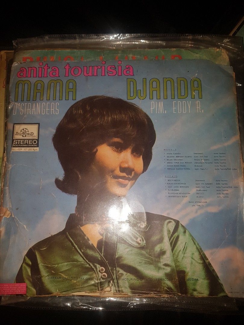Piringan Hitam Anita Tourisia - Mama Djanda, Musik & Media, CD, DVD ...