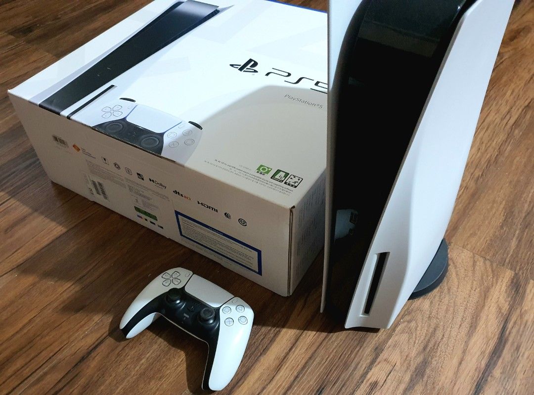 PS5 Disc edition complete set 6 months old with receipt almost new ...