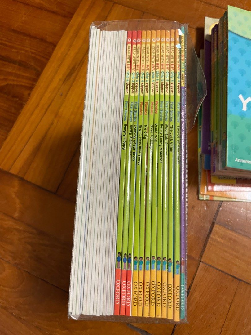Read with biff, Chip & Kipper phonics and first stories collection ...
