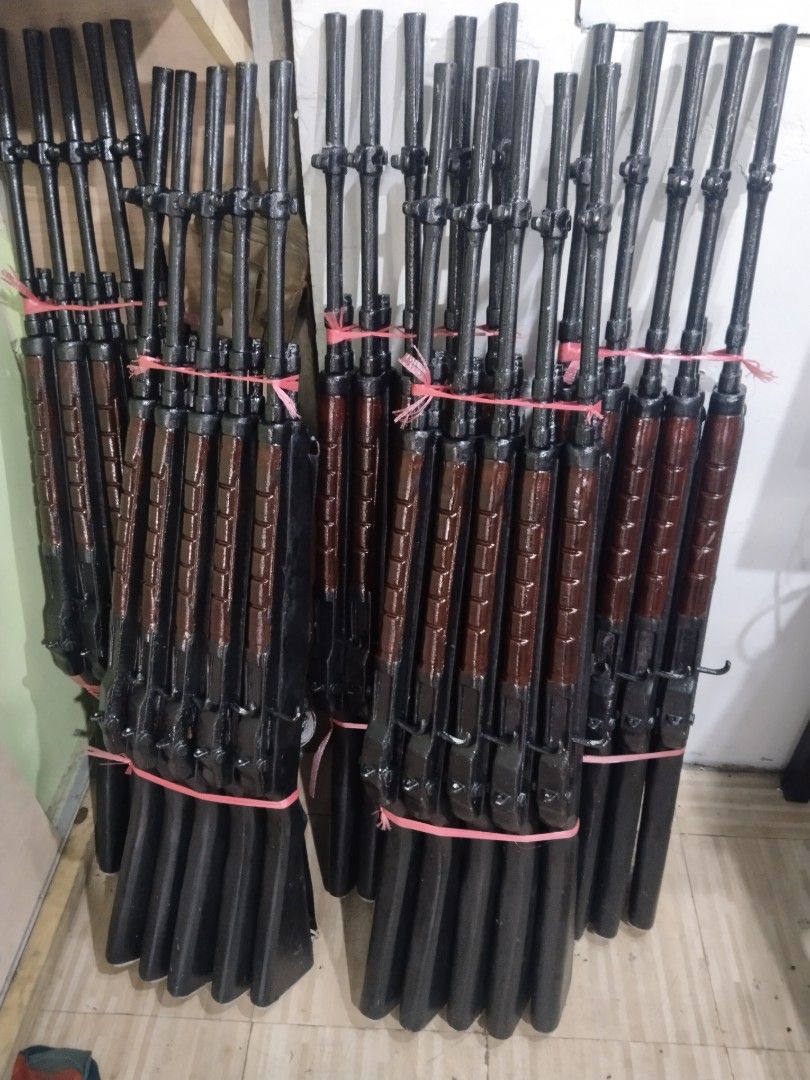 riffle ( replica wooden riffle M14 for student ), Furniture & Home ...