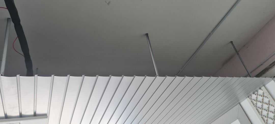 SILING JENIS ALUMINIUM STRIP l aluminium strip ceiling install ...